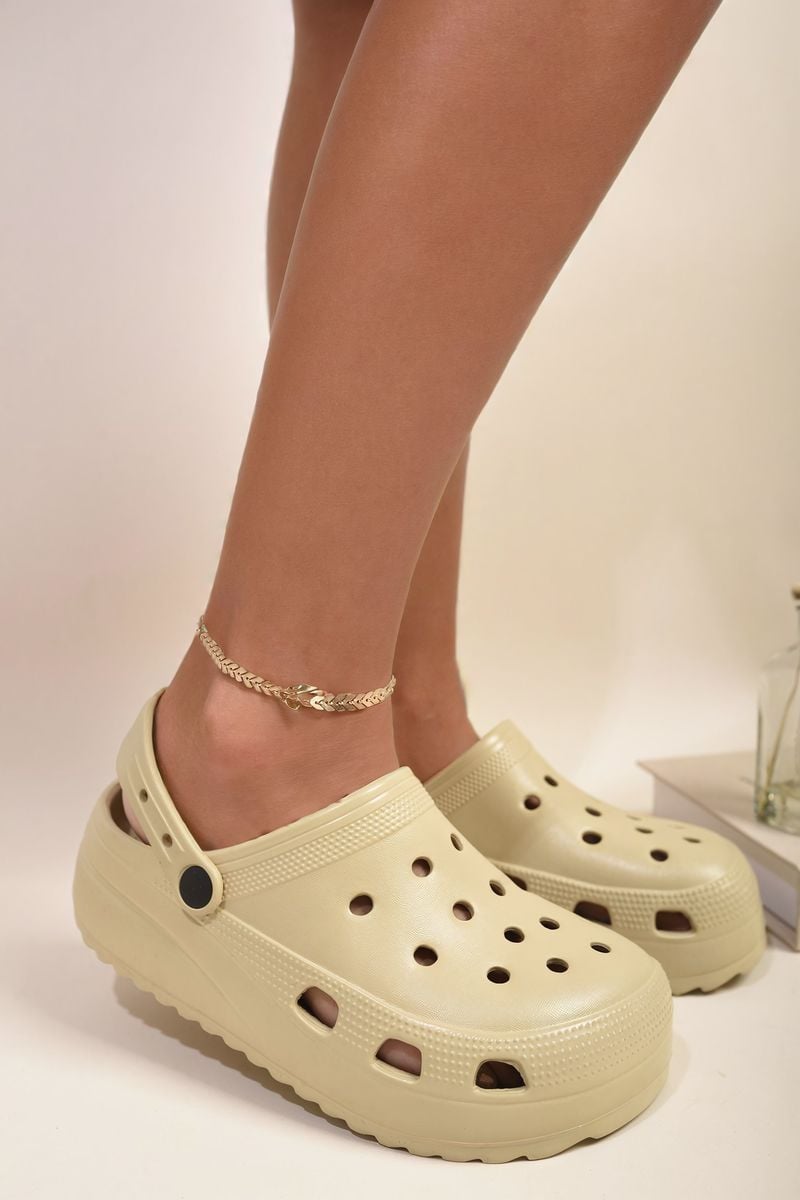 Classic Platform Clog Sandals — InStock